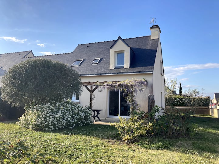 Maison Familiale Proche Mer Et Bourg - Ambon