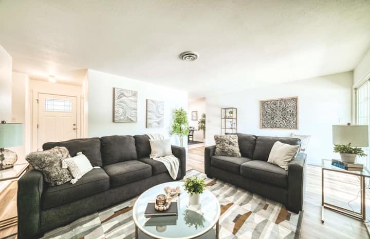 Convenient Getaway With Pool! - Redding, CA