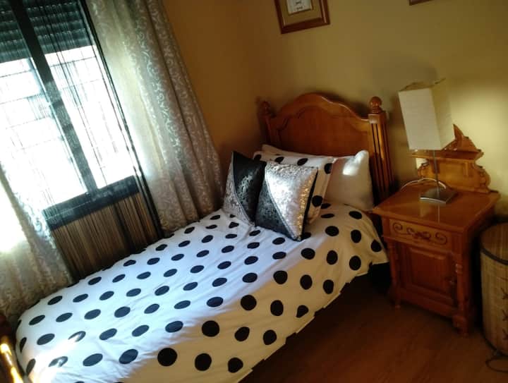 Habitación Individual Luminosa - Huelva
