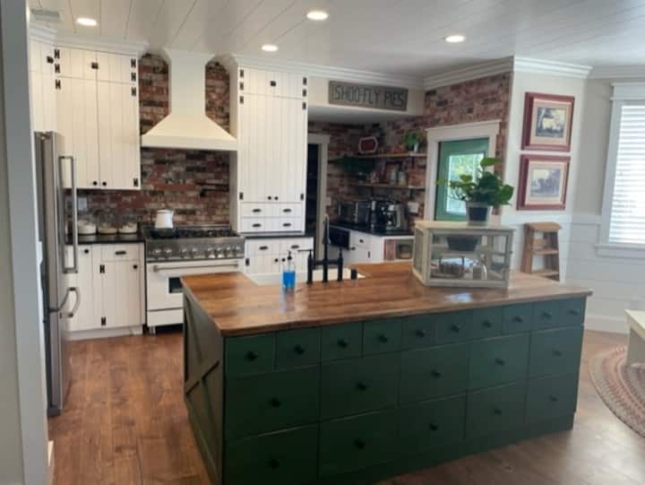 Wine Country Farmhouse - Temecula, CA