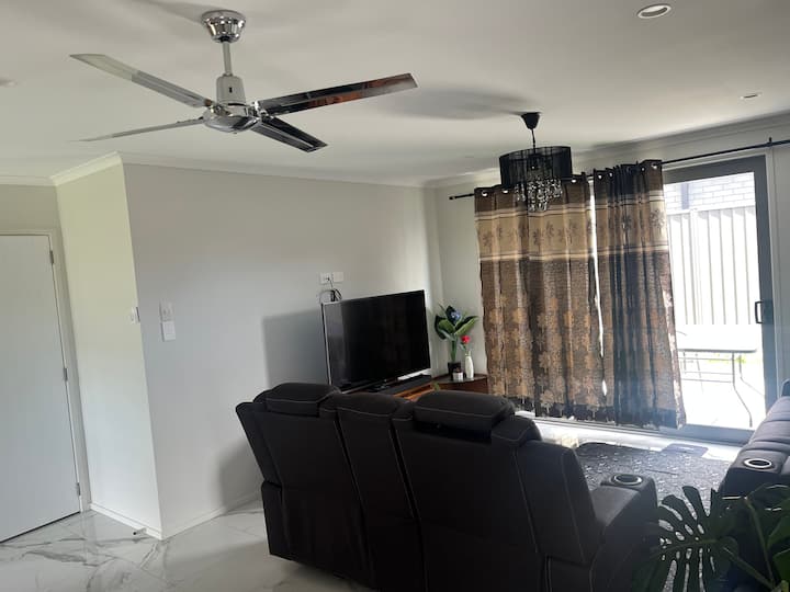 Own Space And Own Time Together. - Tauranga