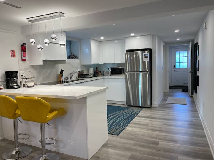 Modern Basement Suite With Separate Entrance - Mississauga