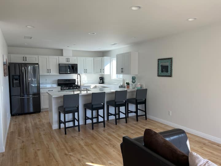 Farmhouse Guest House - Fullerton, CA