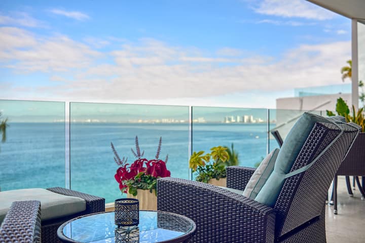 Luxury Oceanfront Condominium 3bd/3ba - Mexico