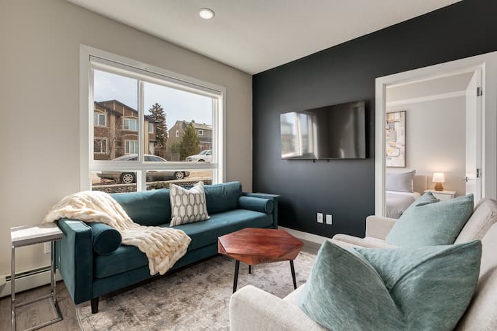 Perfect Layout For Pets, Free Heated Parking - Calgary