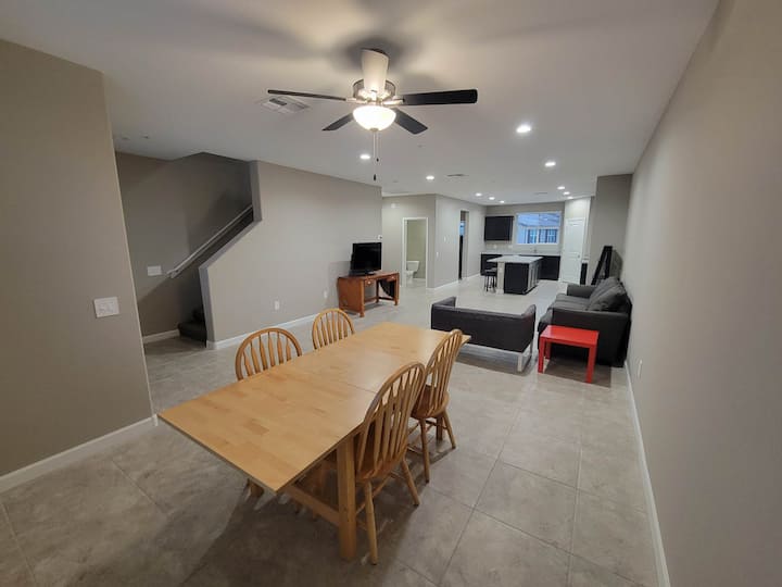 Spacious Master W/ Private Bath - Chandler, AZ