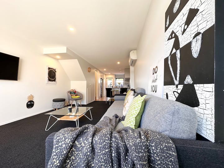 Designer Beauty Townhouse On Peacock With Garage - Christchurch