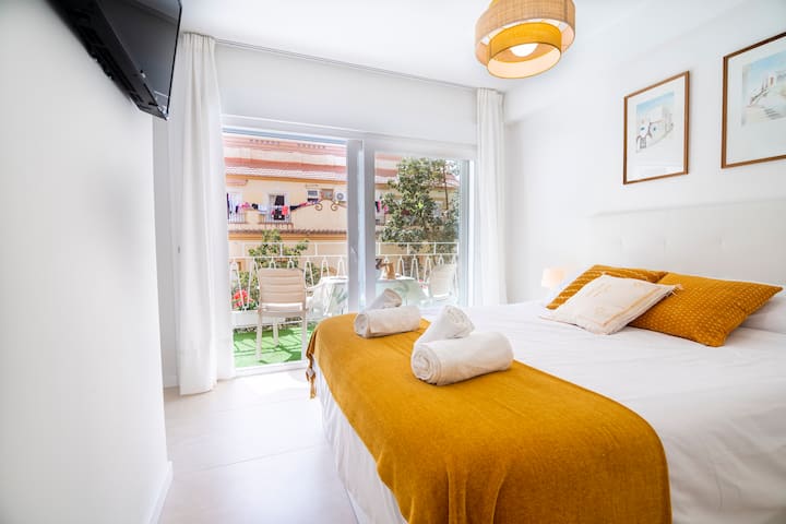 Luminoso, Céntrico Y Reformado Con Soleada Terraza - Málaga