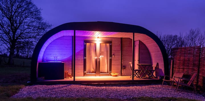 Luna's Lookout At Trelan Farm ~ With Hot Tub - Ruthin