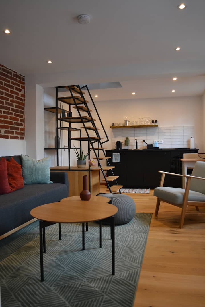 Historic 1862 Apartment – Central & Stylish - Hannover