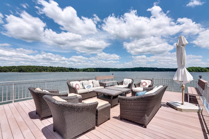 Stunning Views, Private Dock, Gorgeous Home - Gainesville, GA