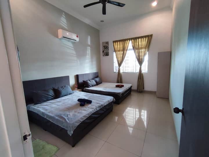 Sayang-sayang Homestay $Crazy Offer$ 4r2b - Batu Pahat