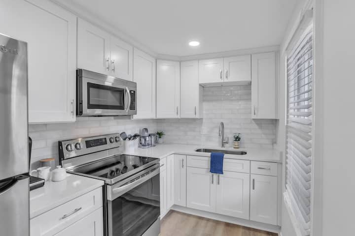 Designer Decorated San Marco Guest House- Sleeps 4 - Jacksonville, FL