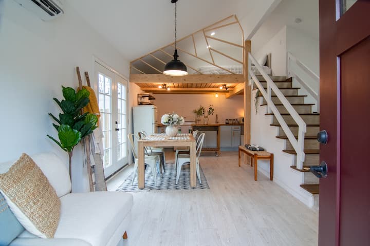 Beacon Hill Retreat & Back House - AT&T Center