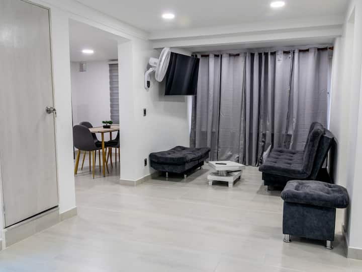 Apartamento Moderno Con Vista A La Avenida 80 - Medellín