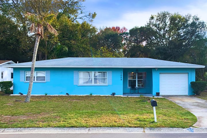 2 Bd Bungalow | 7-mins Drive To The Beach - Dunedin, FL