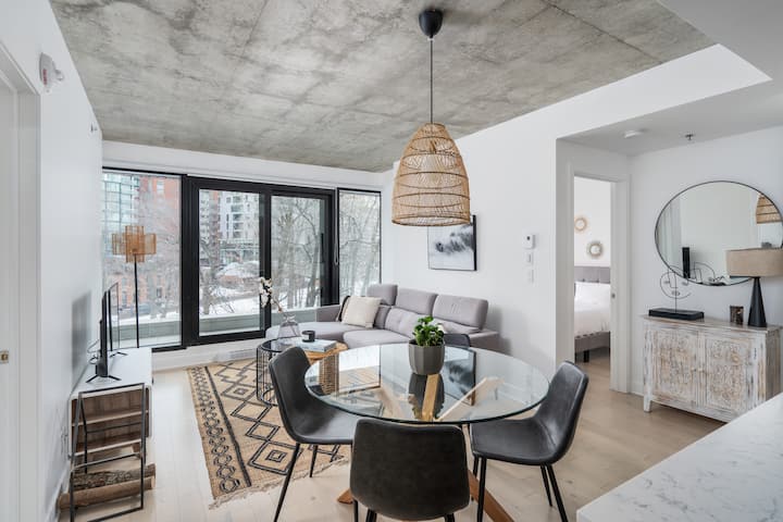 2 Bedroom Apartment In Griffintown With Parking - Montreal