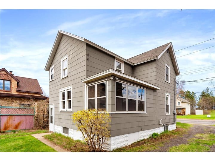 Park Point Home Near Beach Mid Term Rental 30day + - Duluth, MN