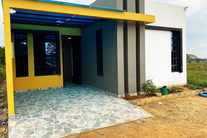Casa Moderna Con Vista A La Naturaleza - Tame