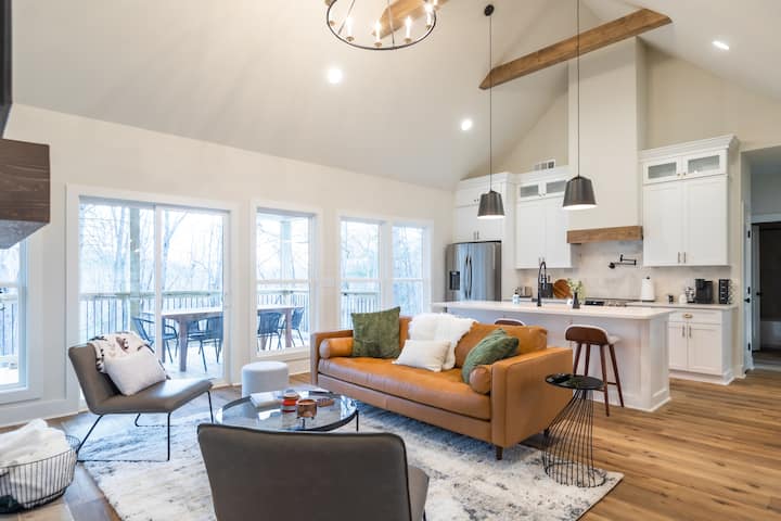 One Of A Kind Mountain Retreat! - Dahlonega, GA