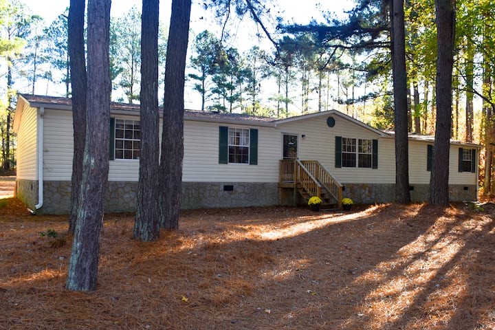 Big Boyz Lake House Buggs Island - Gilligans island, Clarksville