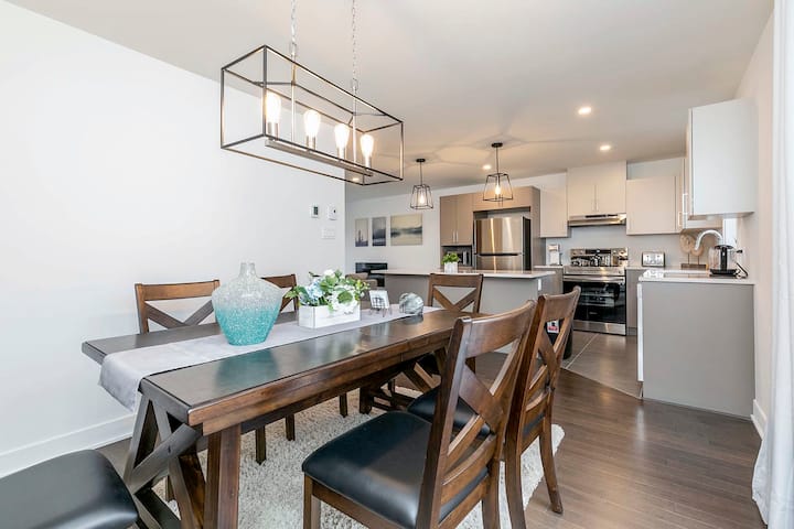 City Oasis With Free Parking | Stylish Urban Place - Chambly