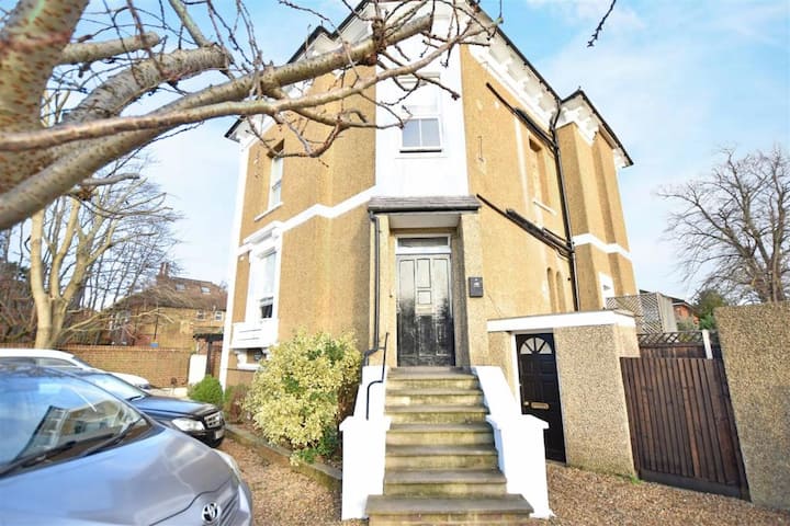 Elegant Flat - Southall (Little India) - London