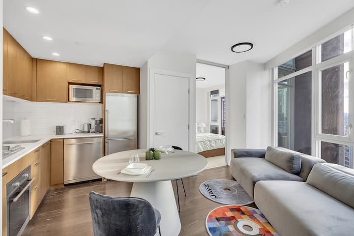Trendy & Central Yaletown Condo - Fantastic Views - Vancouver