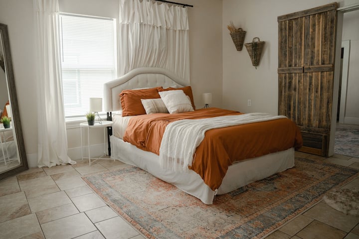 Center Of Fort Worth Charming One Bedroom House! - Fort Worth, TX