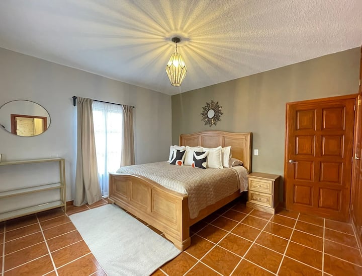 Casa Gonzalez: 4 Habitaciones, Con Estacionamiento - San Miguel de Allende