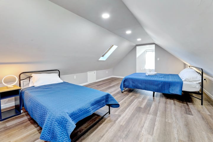 Bright Room/desk/mins To Nyc/ Free Parking - Montclair, NJ