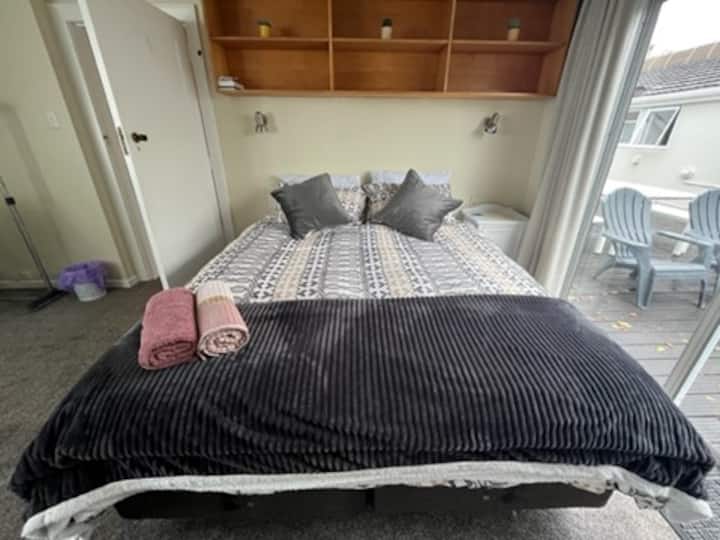 12 Minutes Bus/bike/drive To Cbd - Wellington