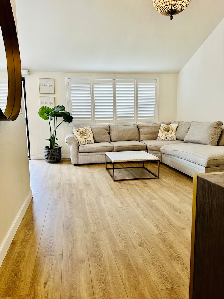 Gorgeous 3 Bedroom Condo! - Santa Clarita