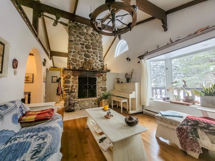 Chaleureuse Maison Typique Des Laurentides - Laurentides
