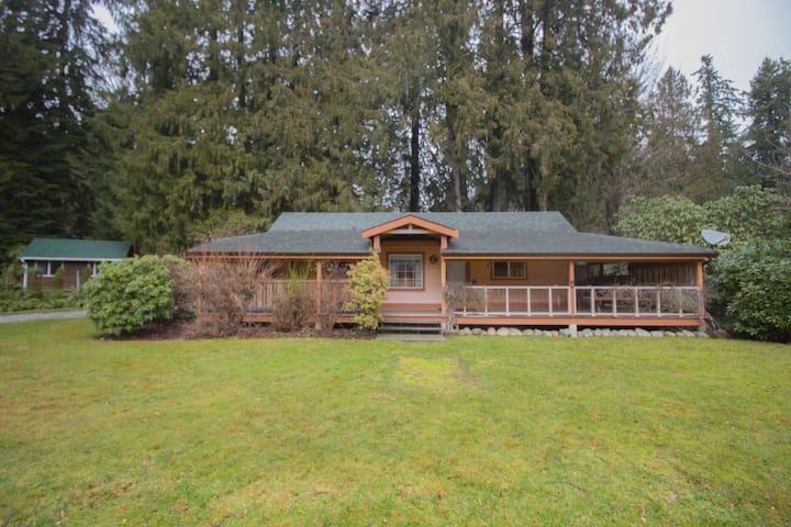 1 Bedroom, Riverfront Cabin- Rhododendron - Lake Cowichan