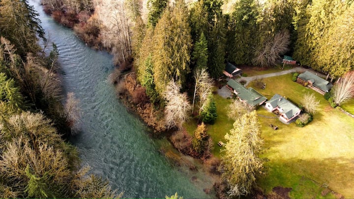 1 Bedroom, Riverfront Cabin- Rhododendron - Lake Cowichan