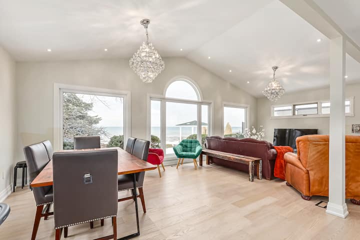 Beachfront Vacation Home & Htub - Collingwood