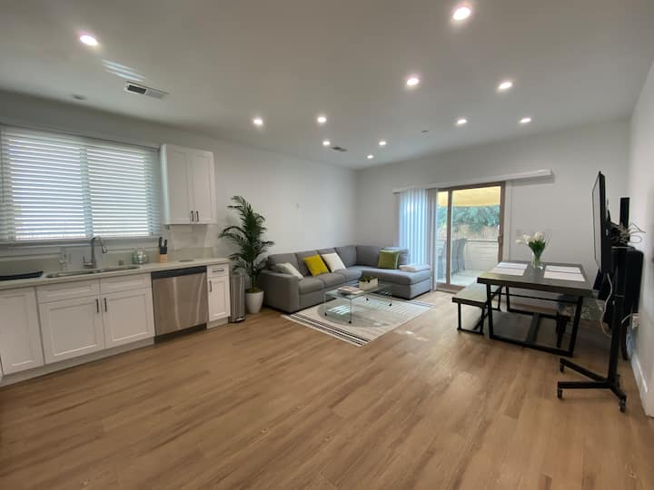 Trendy Glendale 2bed House W/patio/parking/laundry - Burbank, CA