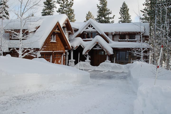 Luxury Northstar Cabin With Hot Tub & Views - Tahoe City, CA