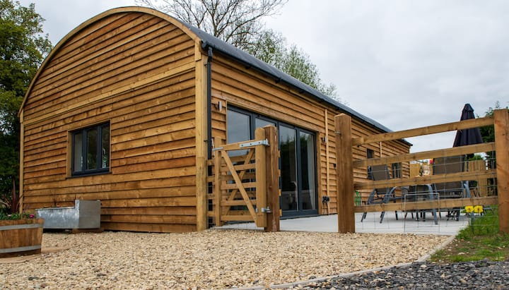 Luxury Barn Conversion With Hot Tub- 'Blackbird' - Evesham