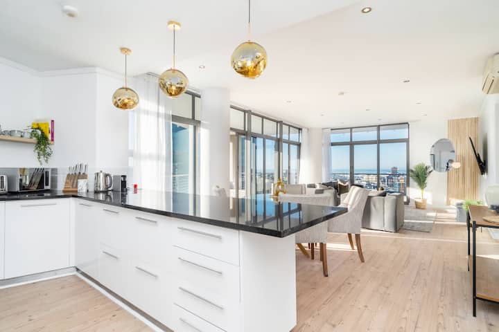 *New* Cozy All-in-one Apartment With Ocean View - Camps Bay