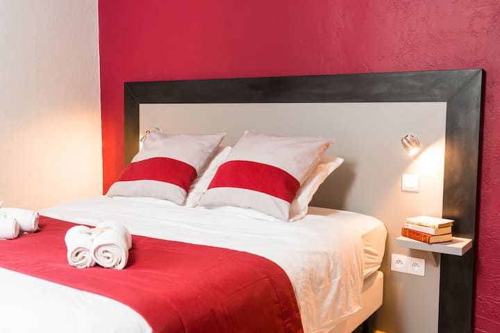 Chambre Lit Queen Size Terrasse - Villecroze