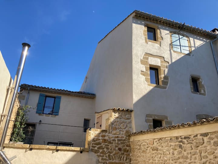 Appartement 76m² Rénové Avec Terrasse & 2 Chambres - Salon-de-Provence