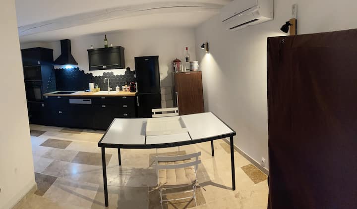 Appartement 76m² Rénové Avec Terrasse & 2 Chambres - Miramas