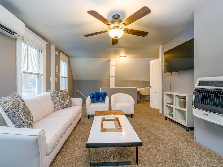 Cute & Comfy- 3 King Bed -Park Ave Area-walkable - ロチェスター, NY