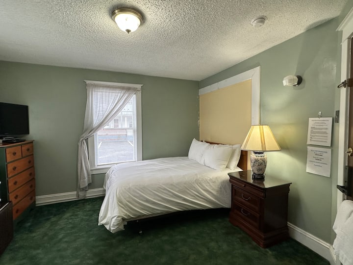 Non Smoking Full Inn - Nfi - Watkins Glen, NY