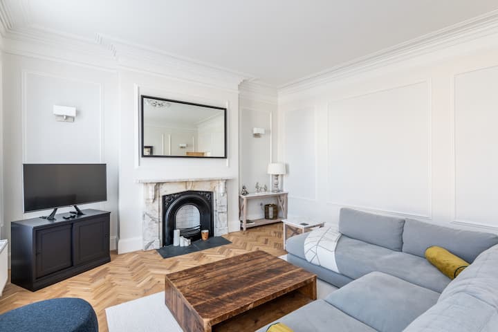 Luxurious, Central Duplex In York With Parking - York