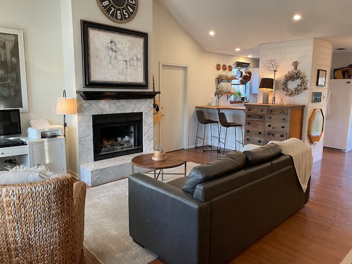 *King Suite* At Albert St Cottage - Mandeville, LA