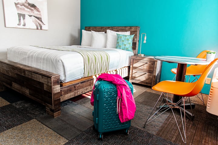 Queen Room @ Uniquely Retro Motor Lodge - Salida, CO