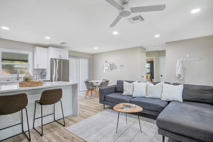 Modern Bungalow In Paradise - St. Petersburg, FL